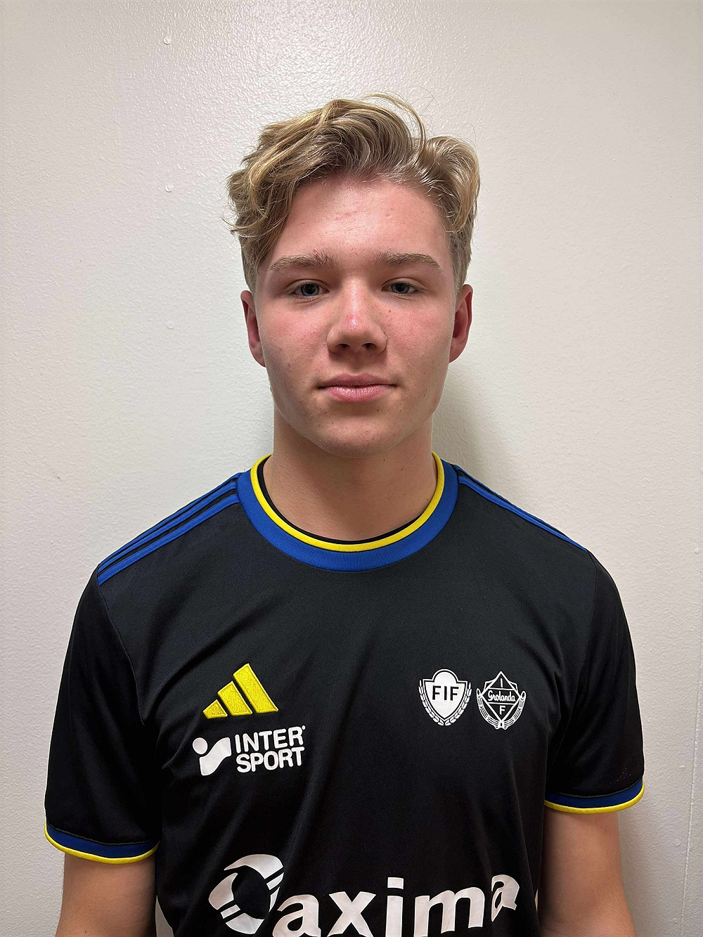 Gustaf flyttas upp till seniortruppen / Floby-Grolanda IF - A/U-lag