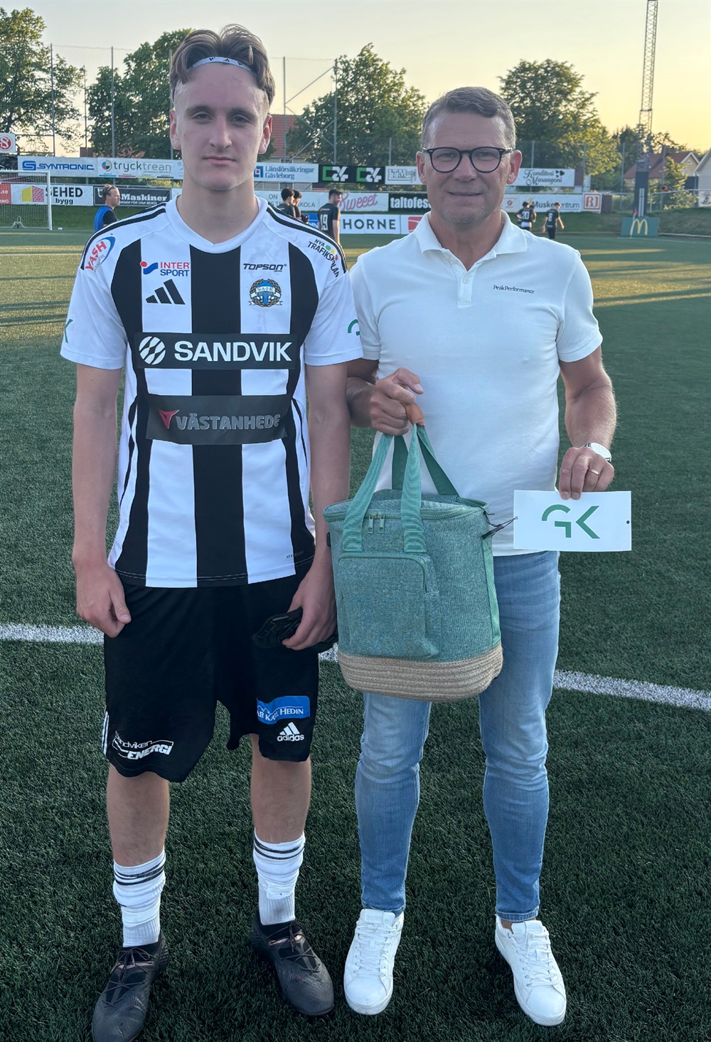 Serieledare efter vårsäsongen / Sandvikens AIK FK