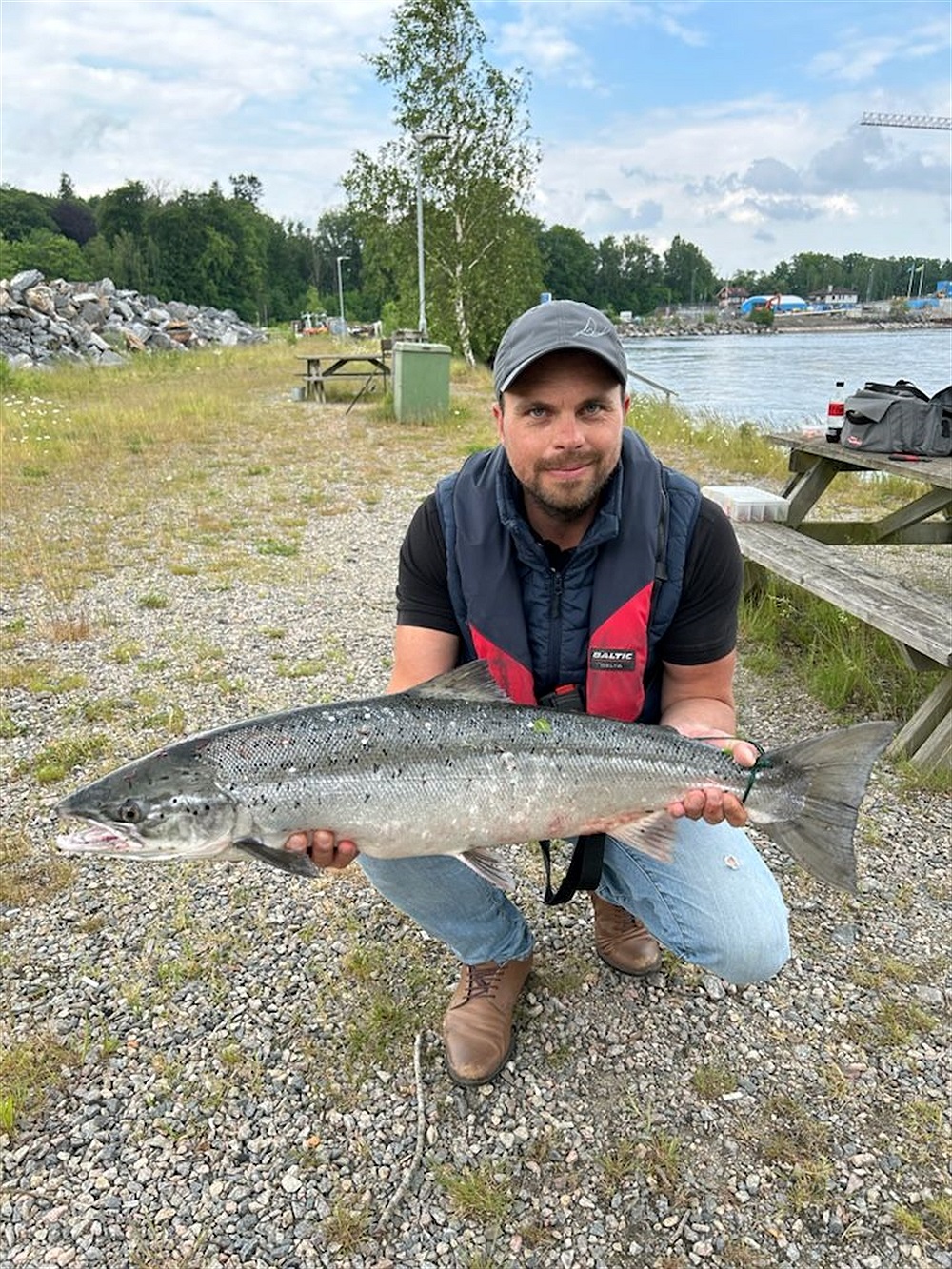 Reimos och röd zons första lax landad i år / SFK Laxen